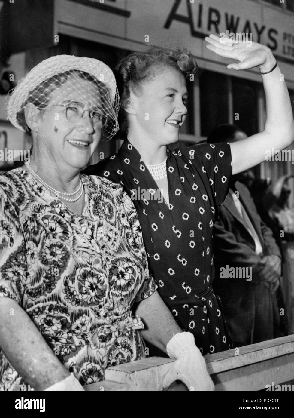88 Neil Harvey's mother and fiancee 1953 Stock Photo - Alamy