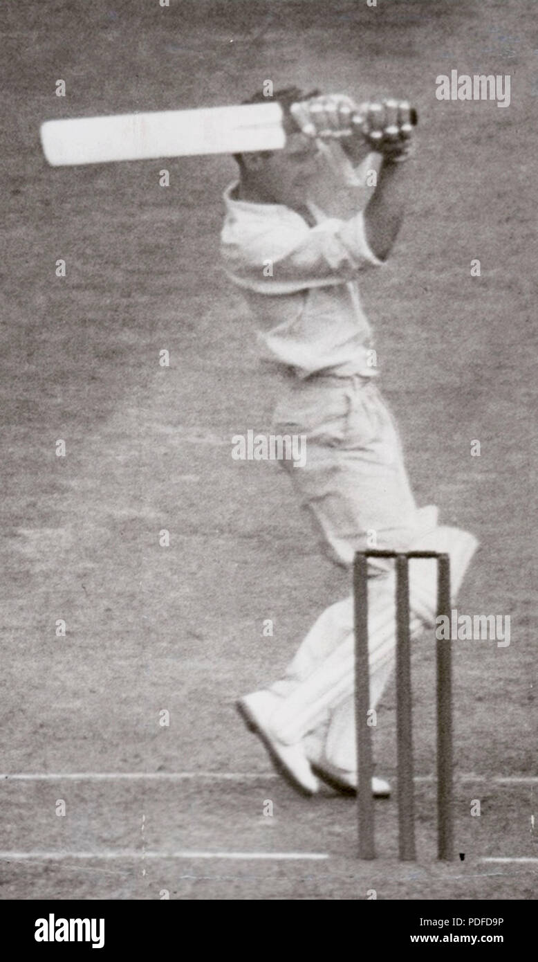 88 Neil Harvey batting c1950 Stock Photo - Alamy