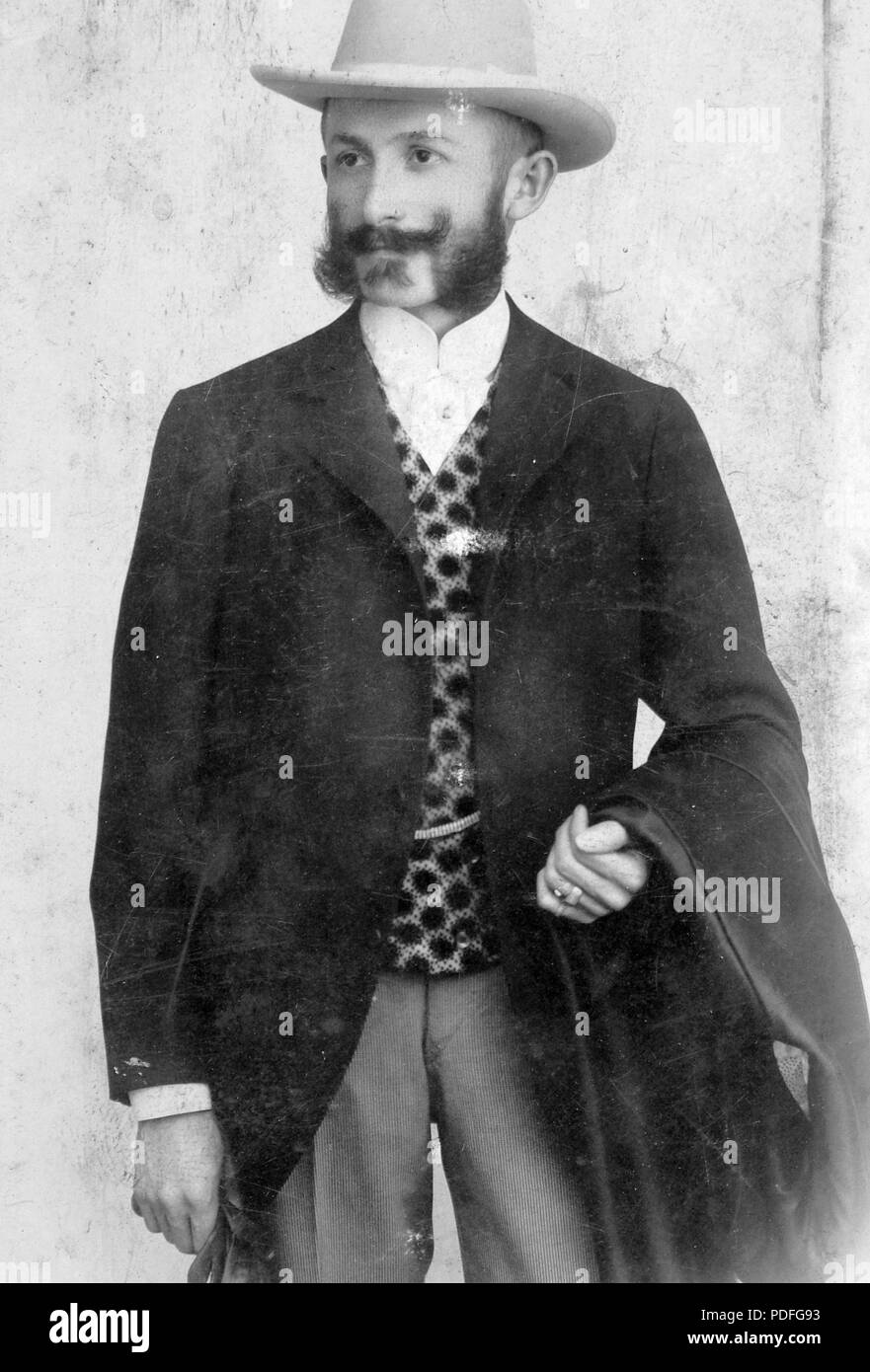 1900s man hat hi-res stock photography and images - Alamy