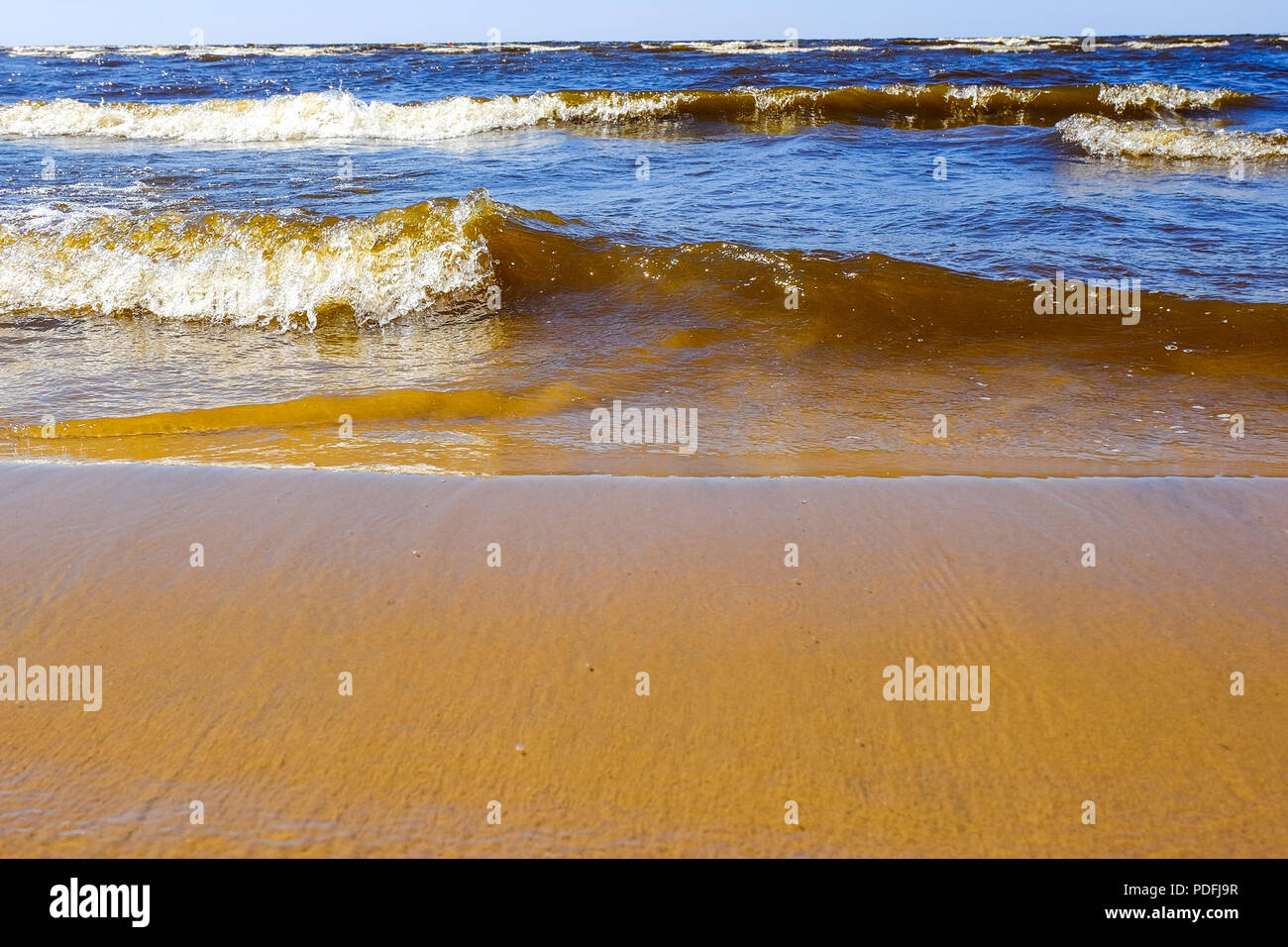 Sandbank, wave after wave rolling to shore Stock Photo - Alamy