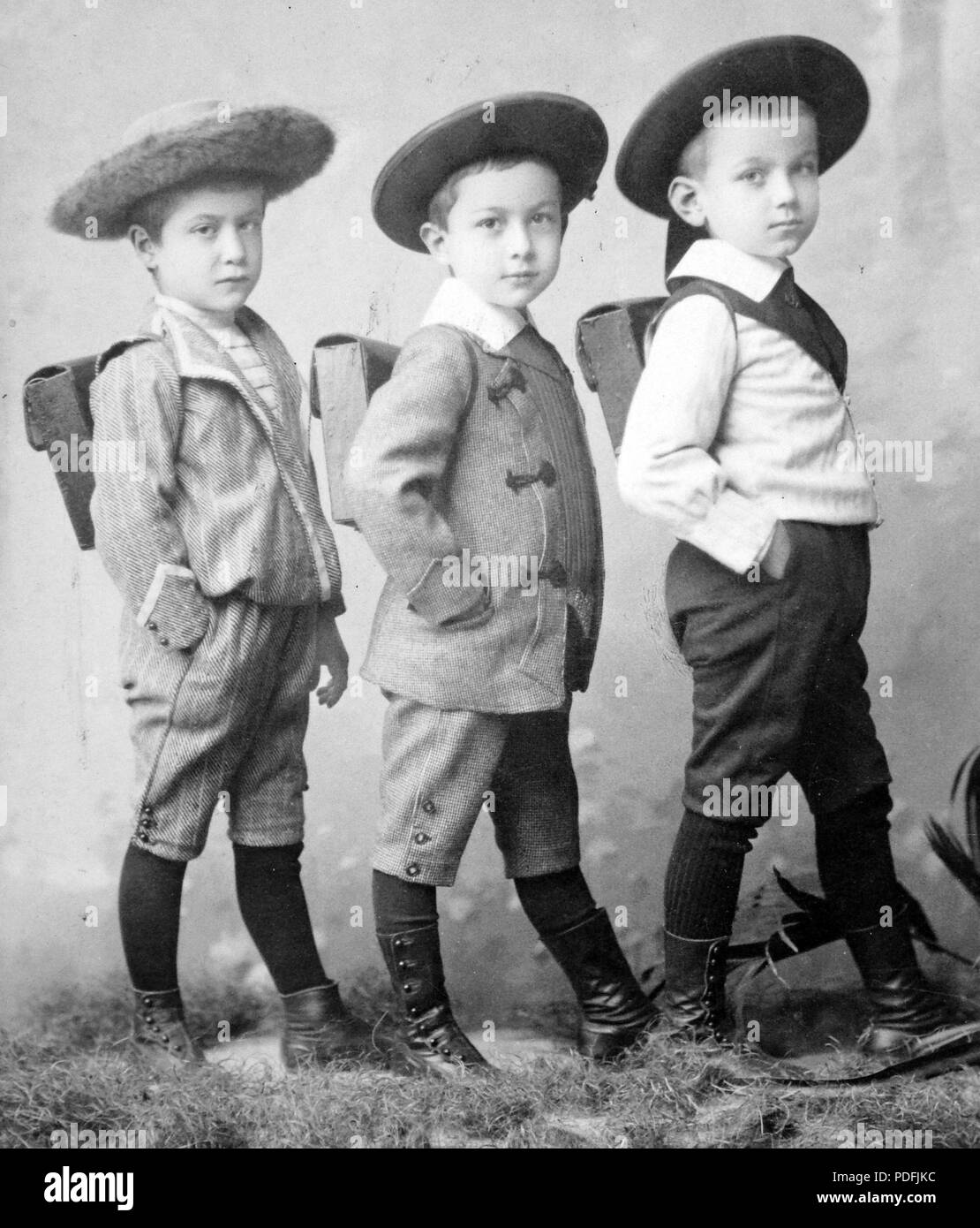 School uniform trends hi-res stock photography and images - Alamy