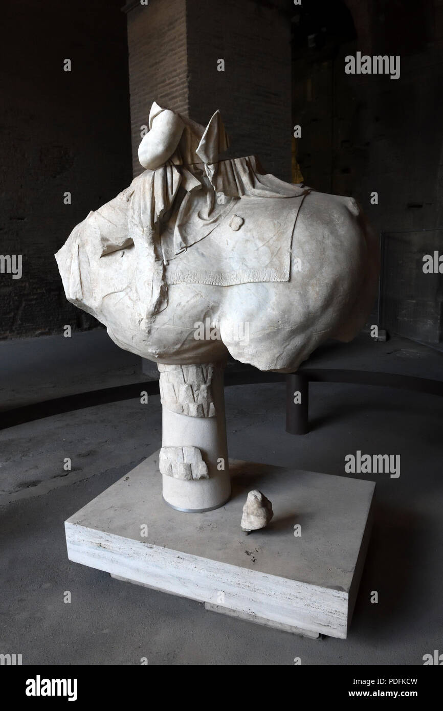 part of sculpture;statue;entrance;colosseum;rome;italy Stock Photo - Alamy
