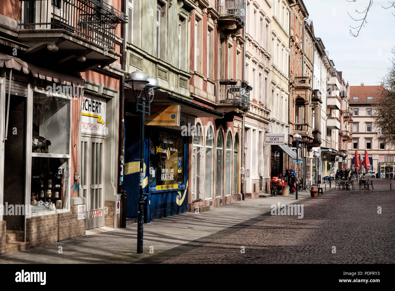 Urban street scene hi-res stock photography and images - Alamy