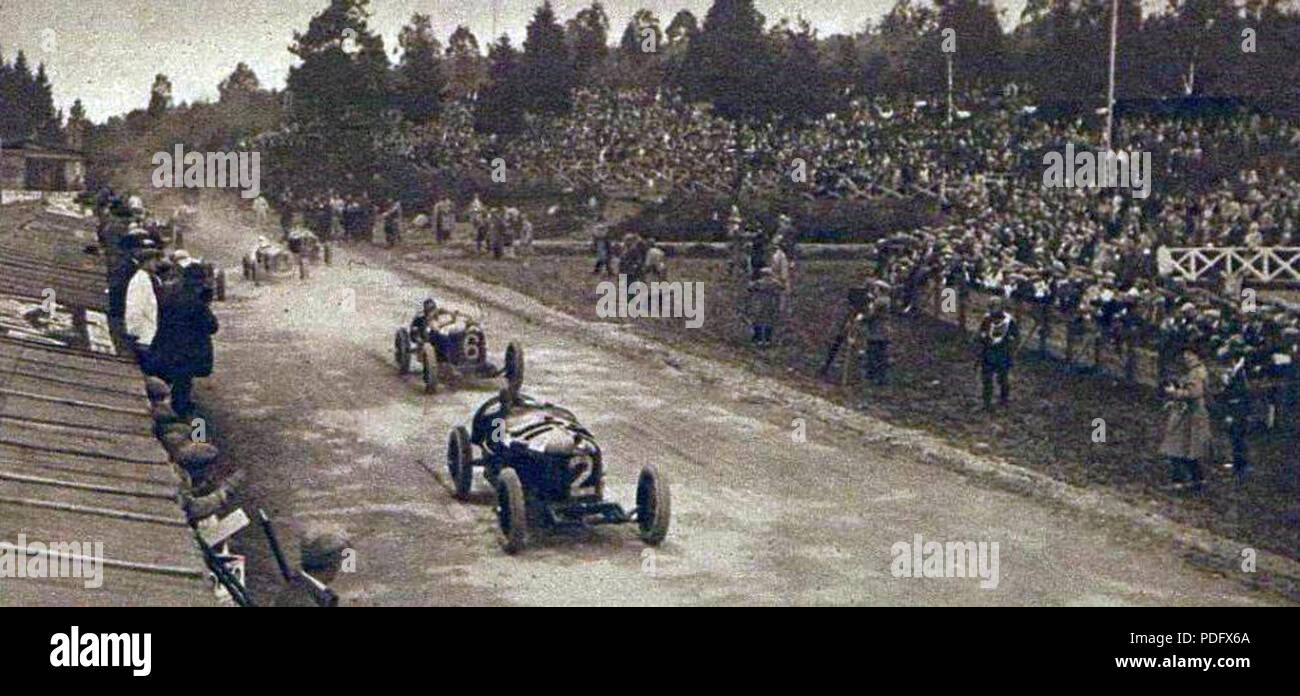 118 Départ du Grand Prix d'Europe 1925 à Spa, Antonio Ascari devant ...