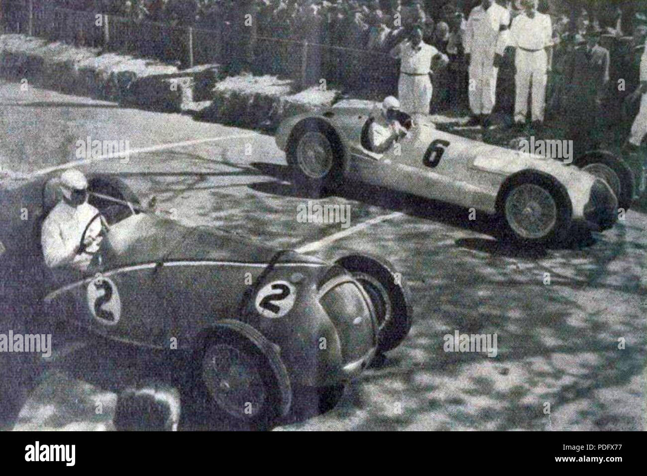 118 Départ du Grand Prix de Pau 1938, devant le vainqueur René Dreyfus ...