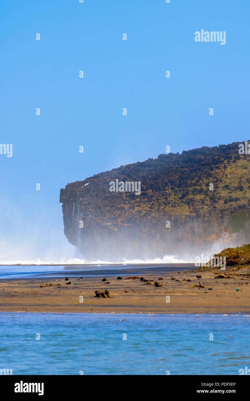 Pacitan maron hi-res stock photography and images - Alamy