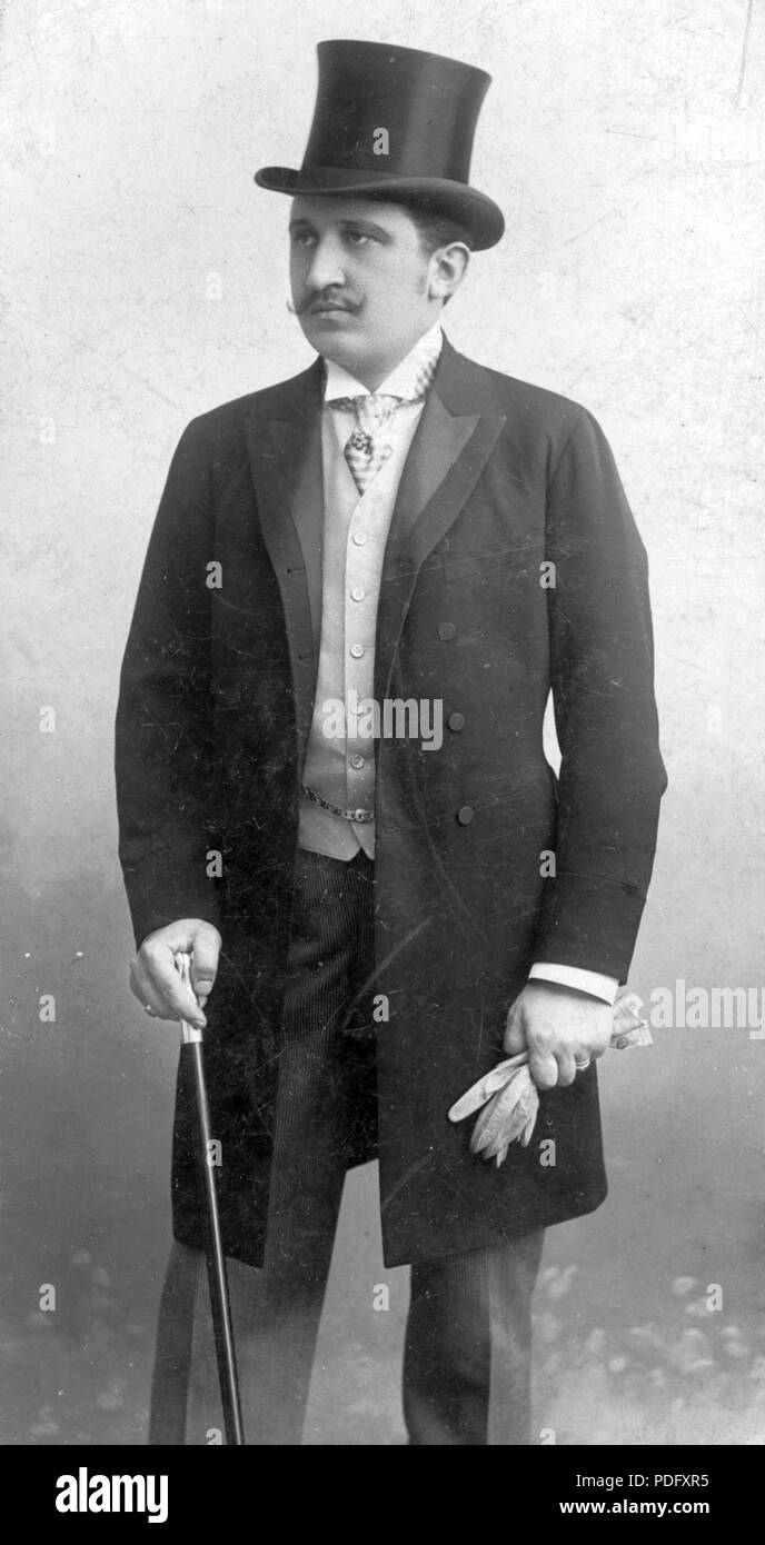 Top hat man hi-res stock photography and images - Alamy