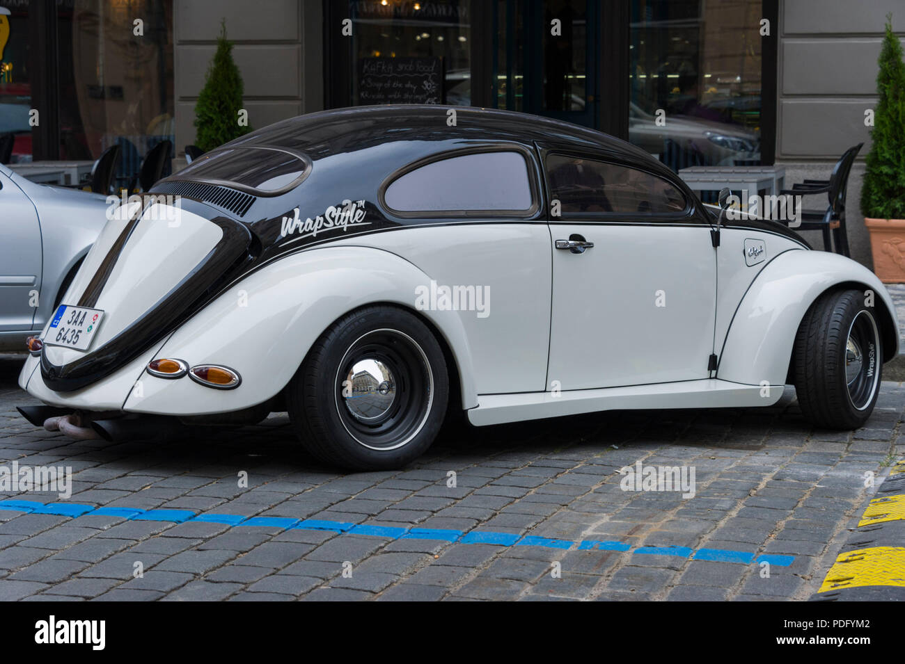 White vw beetle hi-res stock photography and images - Alamy