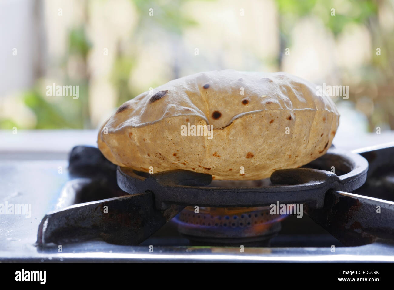 Tawa chapati hi-res stock photography and images - Alamy