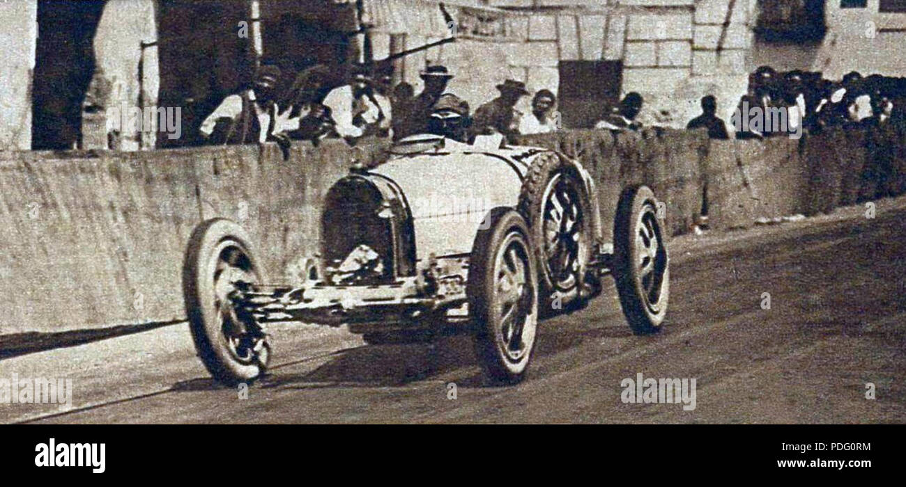 144 Grand Prix d'Europe 1926 à Saint-Sébastien, J. Goux au village de ...