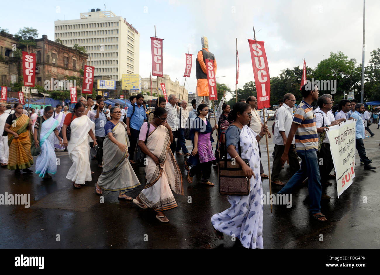 Kolkata, India. 08th Aug, 2018. SUCI (C) activist holds effigy of Prime ...