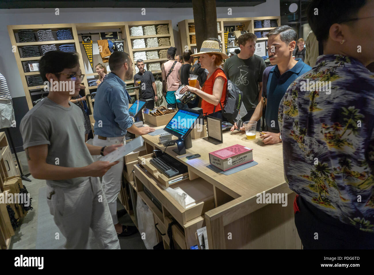 Crowd sourced hi-res stock photography and images - Alamy