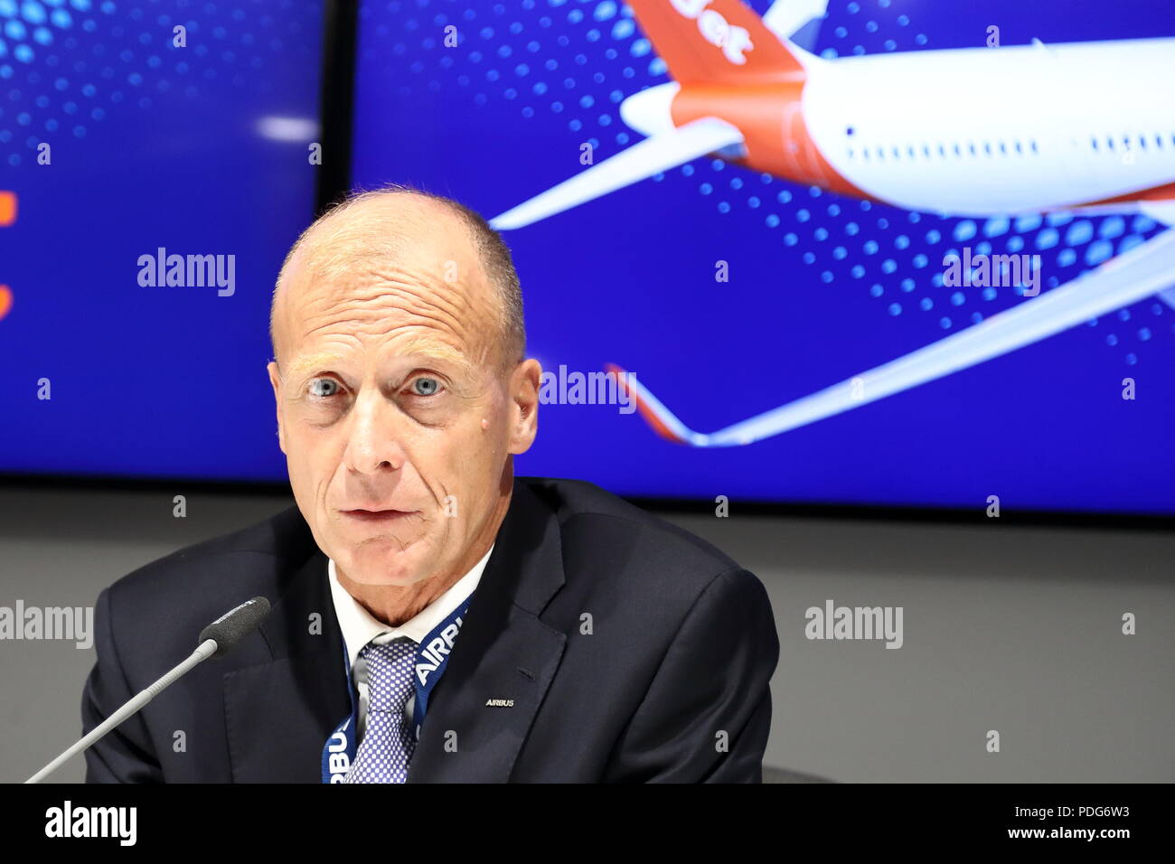 Easyjet aircraft fleet hi-res stock photography and images - Alamy