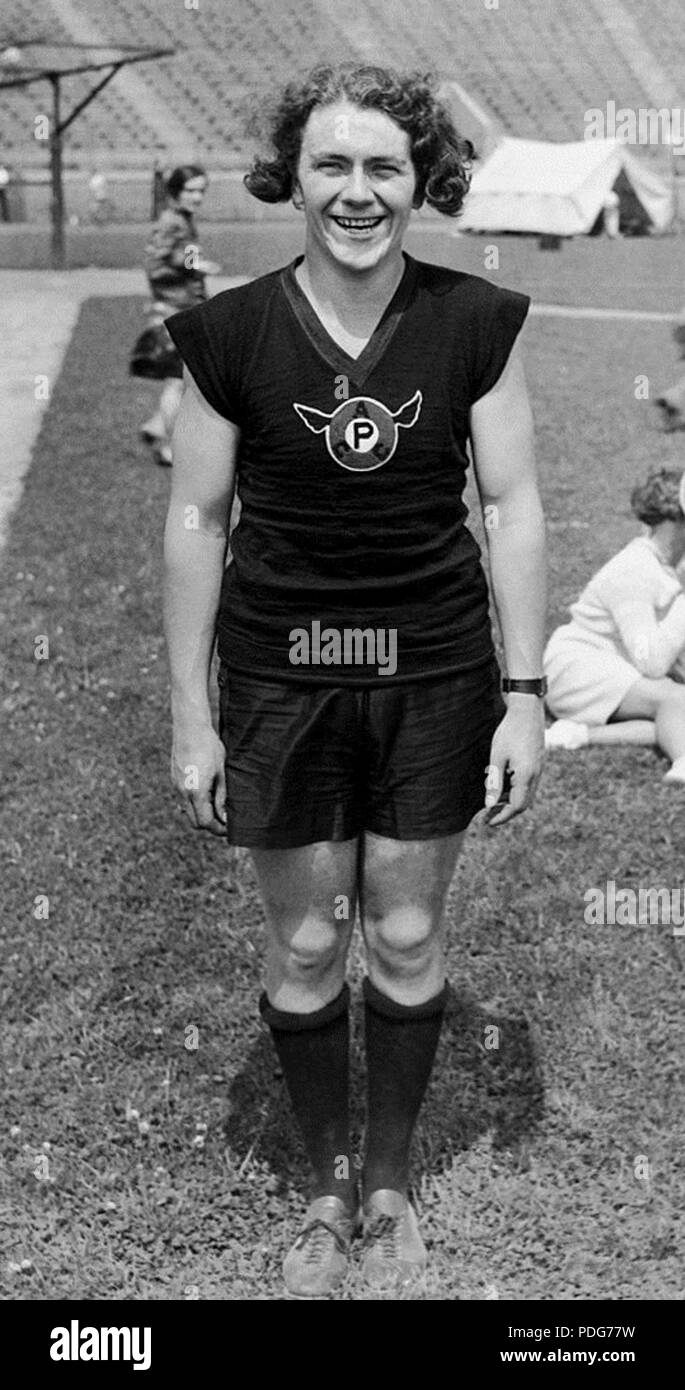 Female discus olympics Black and White Stock Photos & Images - Alamy