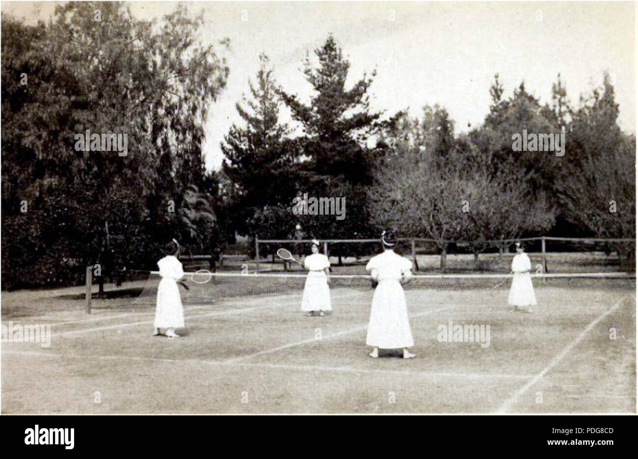 222 May Sutton, in a doubles with her sisters Stock Photo - Alamy