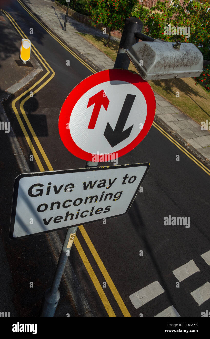 Give way to oncoming vehicles sign hi-res stock photography and images ...