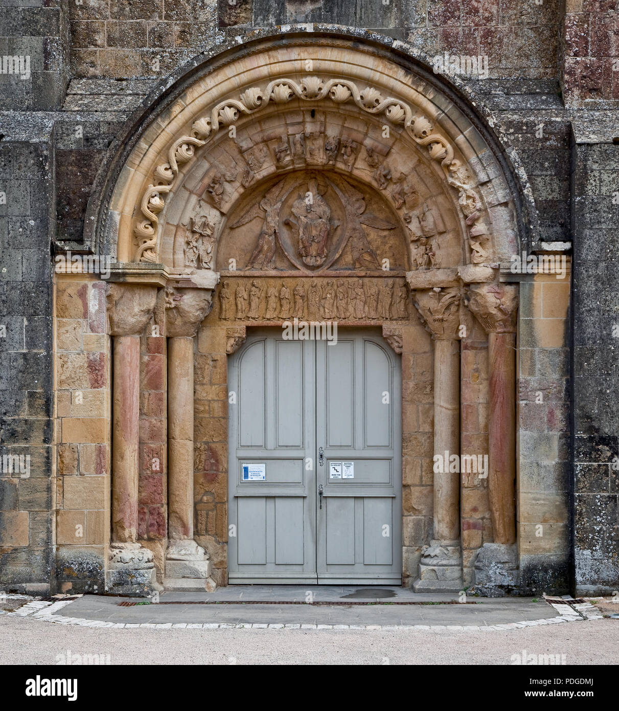 Frankr Anzy-le-Duc Burgund Prioratskirche erbaut 11-12 Jh Westportal ...