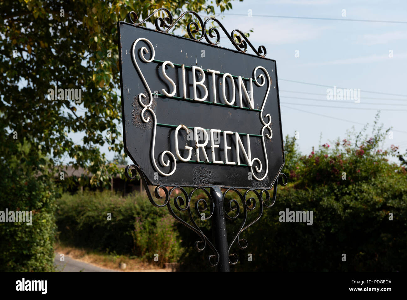 English village signs hi-res stock photography and images - Alamy