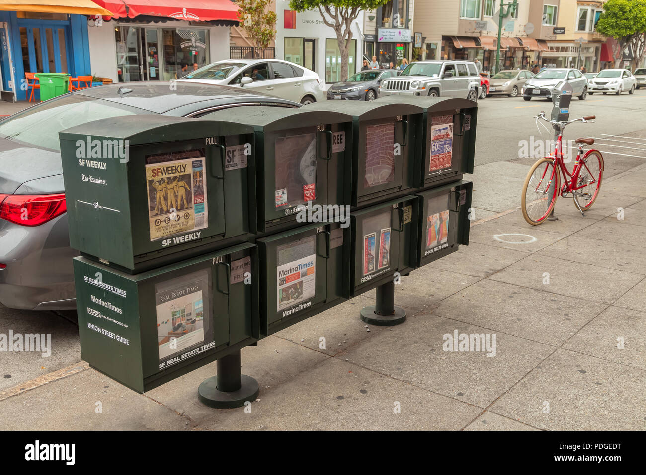 Box newspaper stand hi-res stock photography and images - Alamy