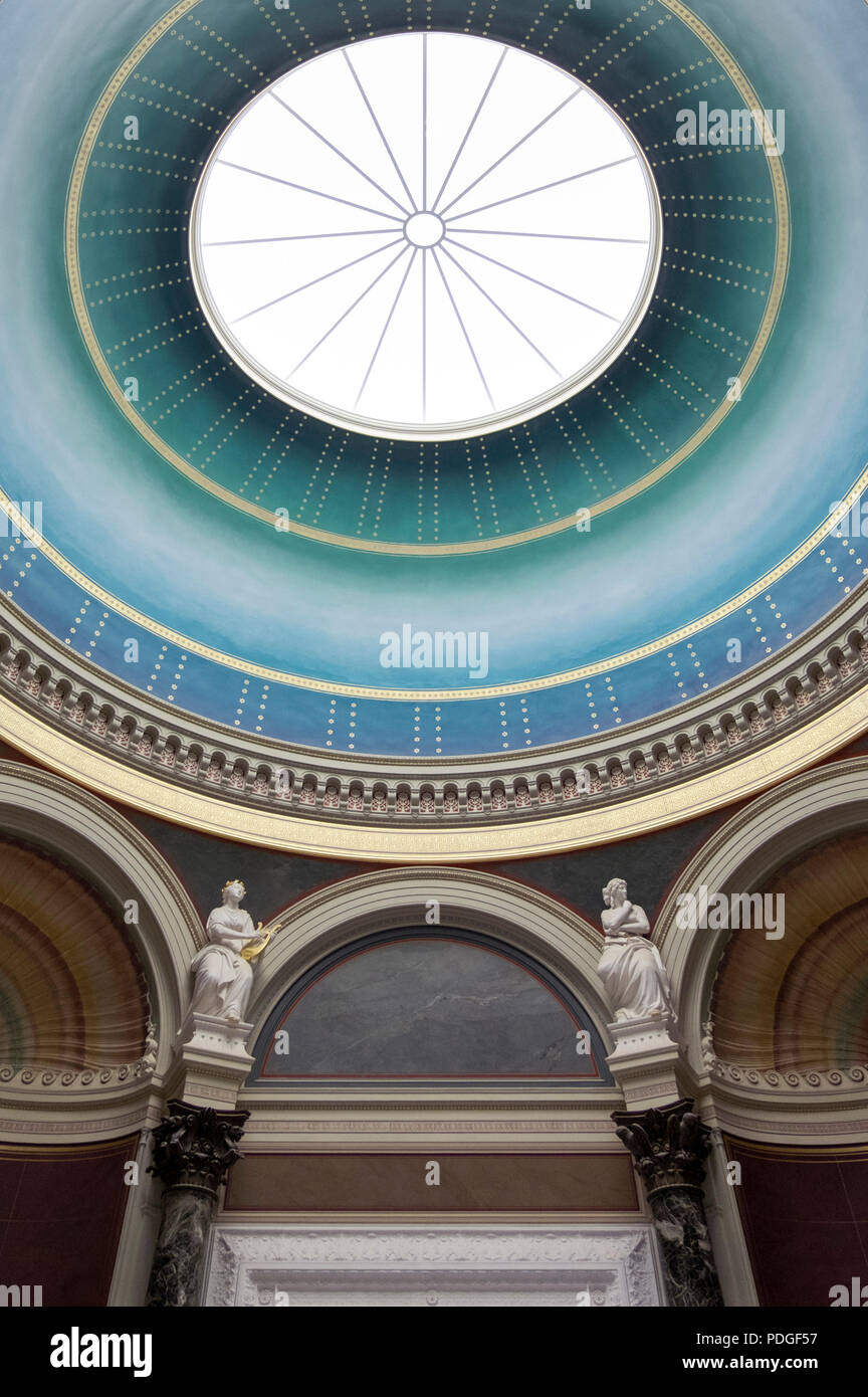 Runder hi-res stock photography and images - Alamy