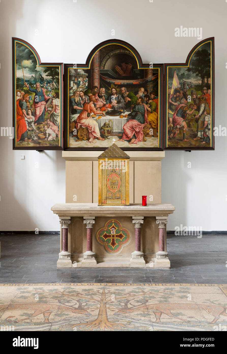 Winged altar piece hi-res stock photography and images - Alamy