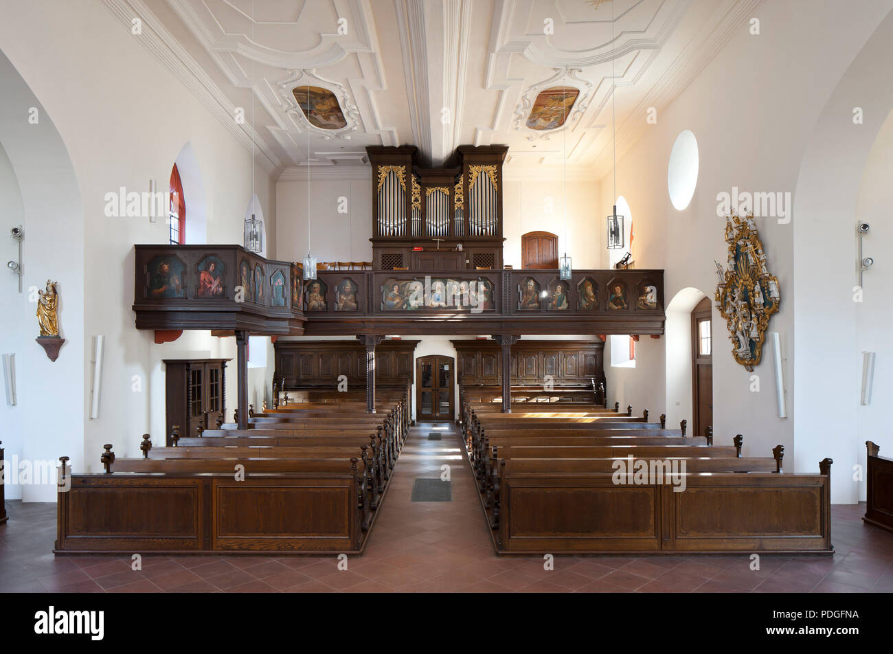 Thüngersheim, Pfarrkirche St. Michael. Blick zur Orgel von 1725 Stock ...
