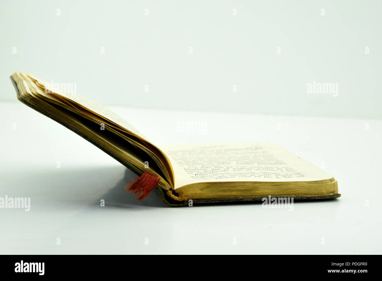 Vintage book edge hi-res stock photography and images - Alamy
