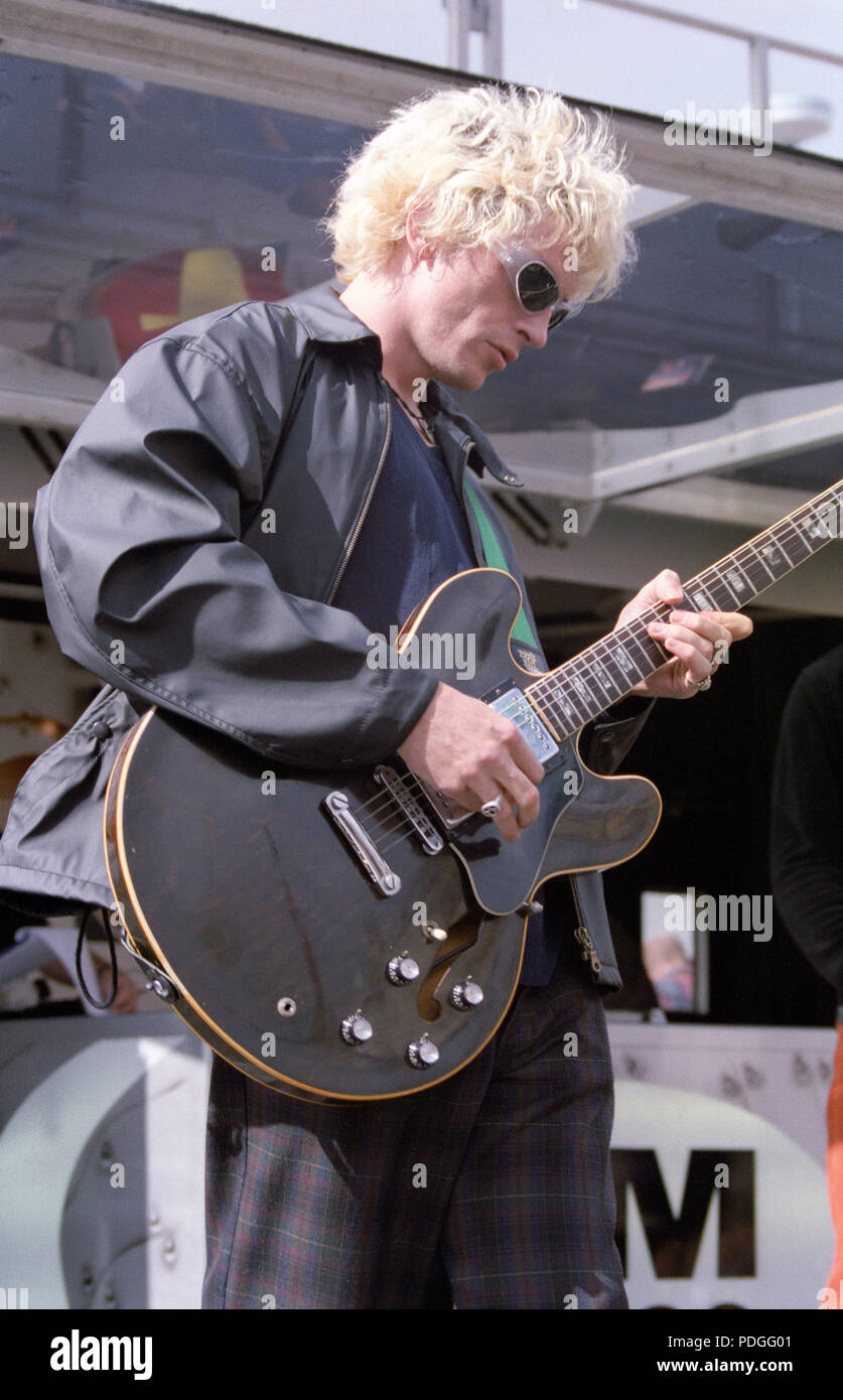 Singer nigel clark hi-res stock photography and images - Alamy