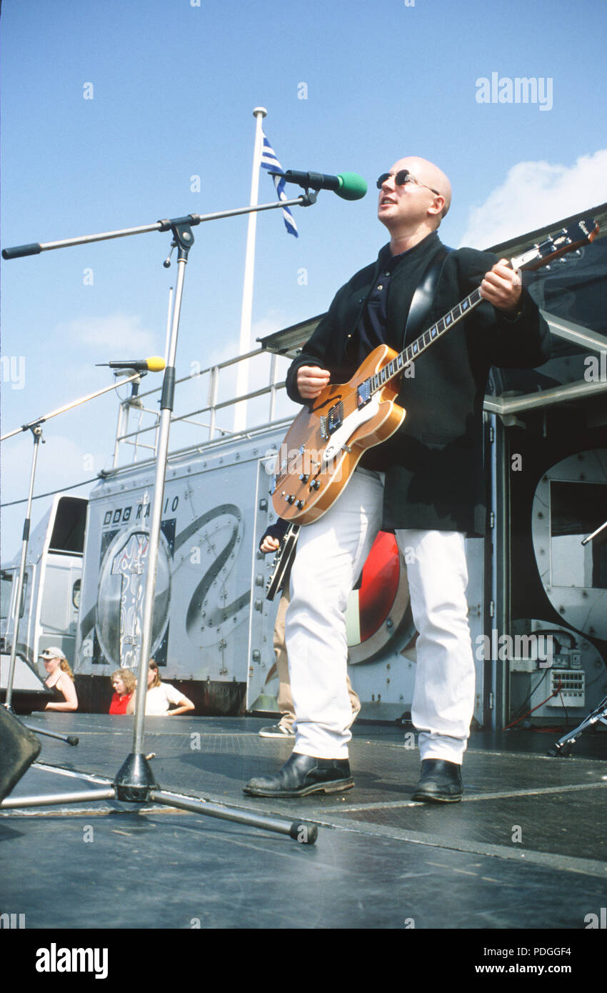 Steve hewitt drums hi-res stock photography and images - Alamy