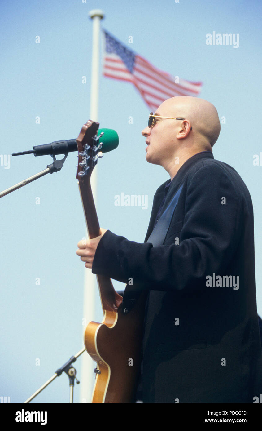 Steve hewitt drums hi-res stock photography and images - Alamy