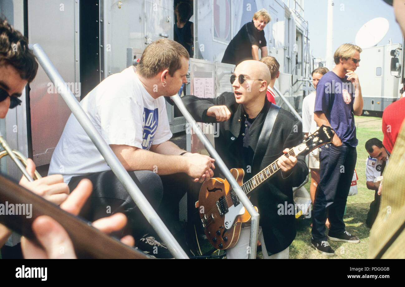 Steve hewitt drums hi-res stock photography and images - Alamy