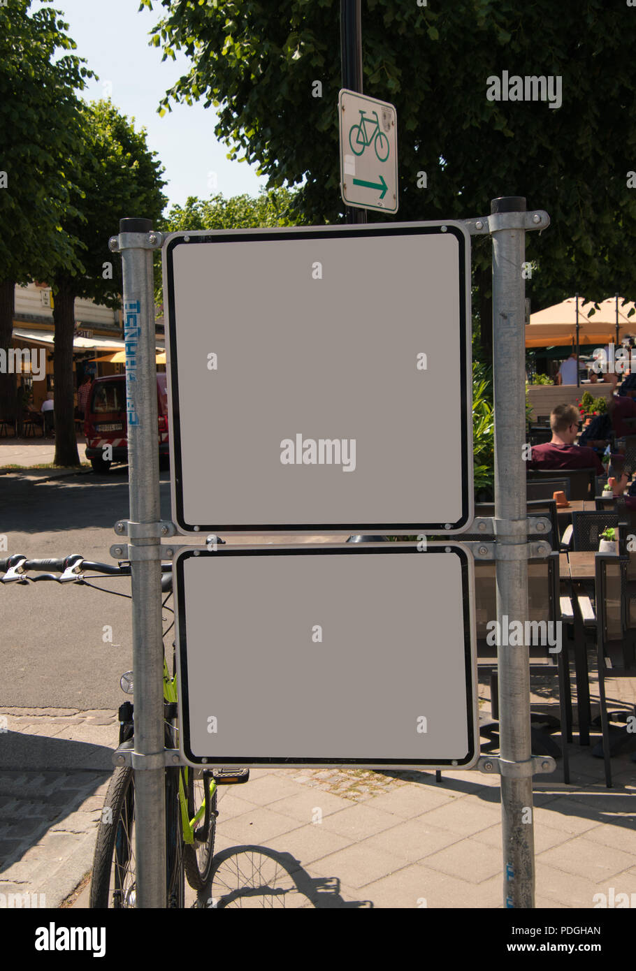 Directional panels hi-res stock photography and images - Alamy