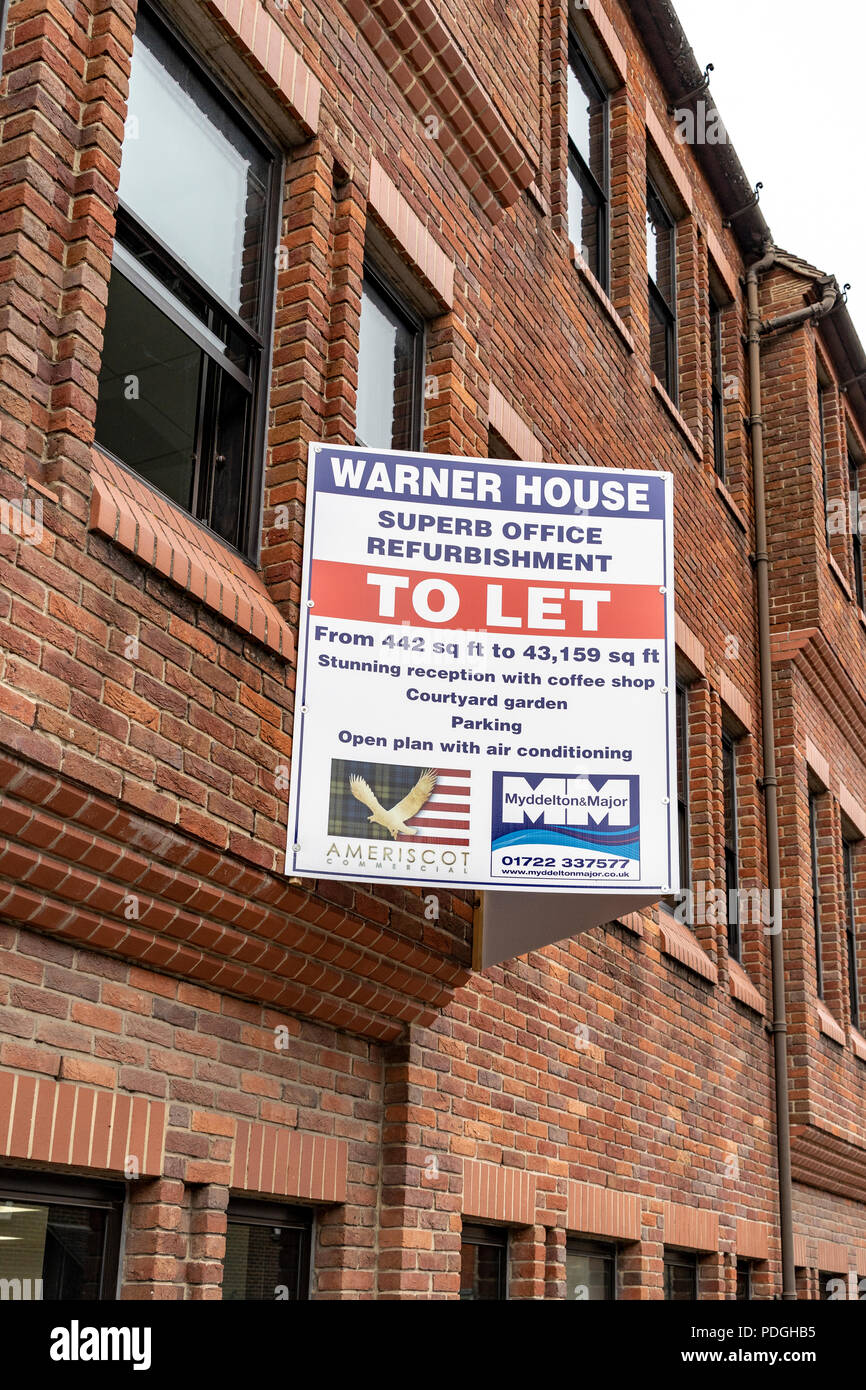 Office space let advertising board hi-res stock photography and images ...