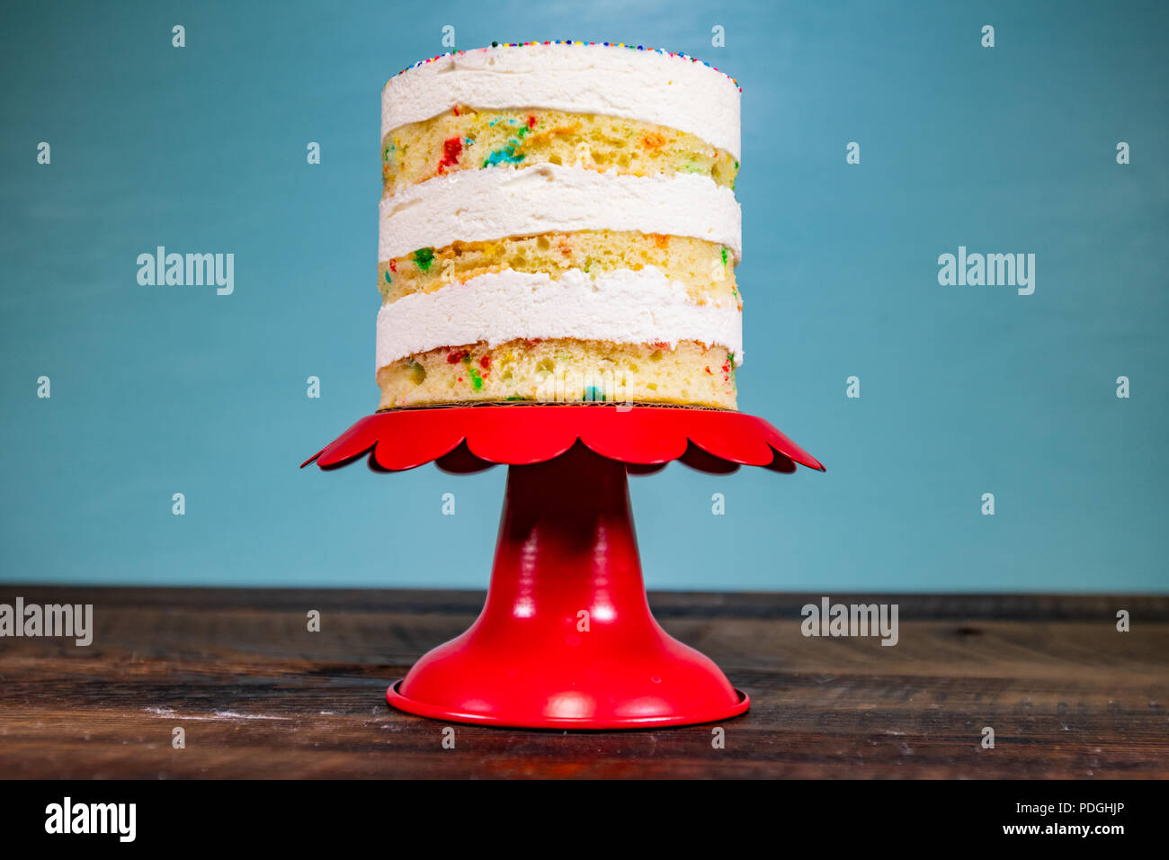 Funfetti cake with frosting hi-res stock photography and images - Alamy