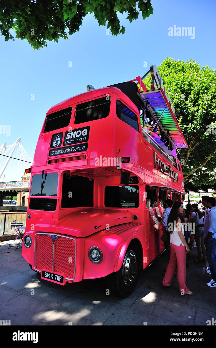 SNOG frozen yogurt pink bus, Southbank, London, England, UK Stock Photo ...