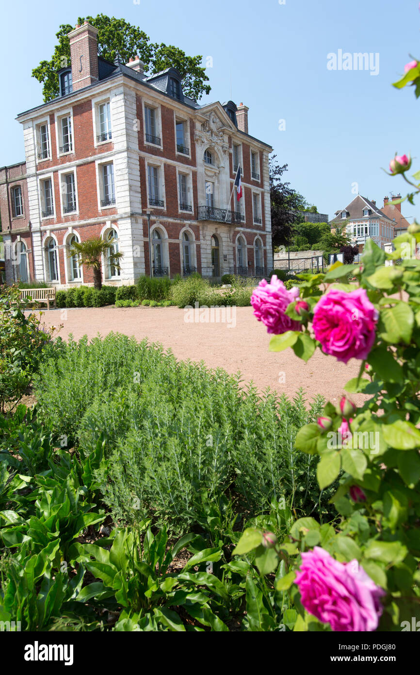 Caumont castle hi-res stock photography and images - Alamy