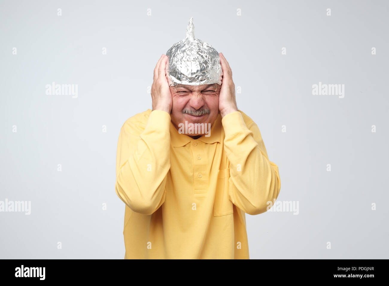 Tin foil hat hi-res stock photography and images - Alamy