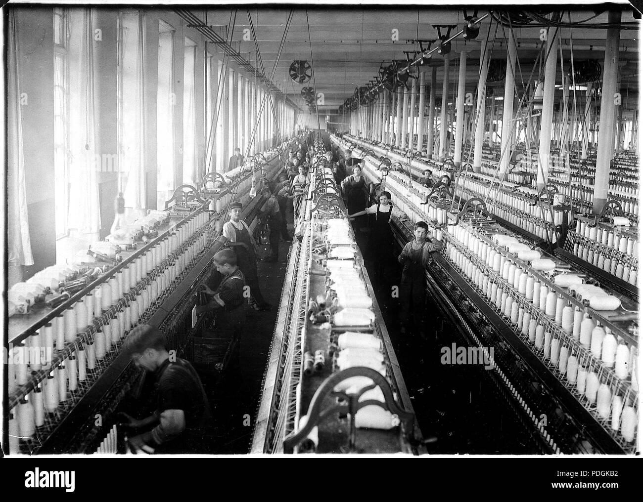 Spinning room hi-res stock photography and images - Alamy