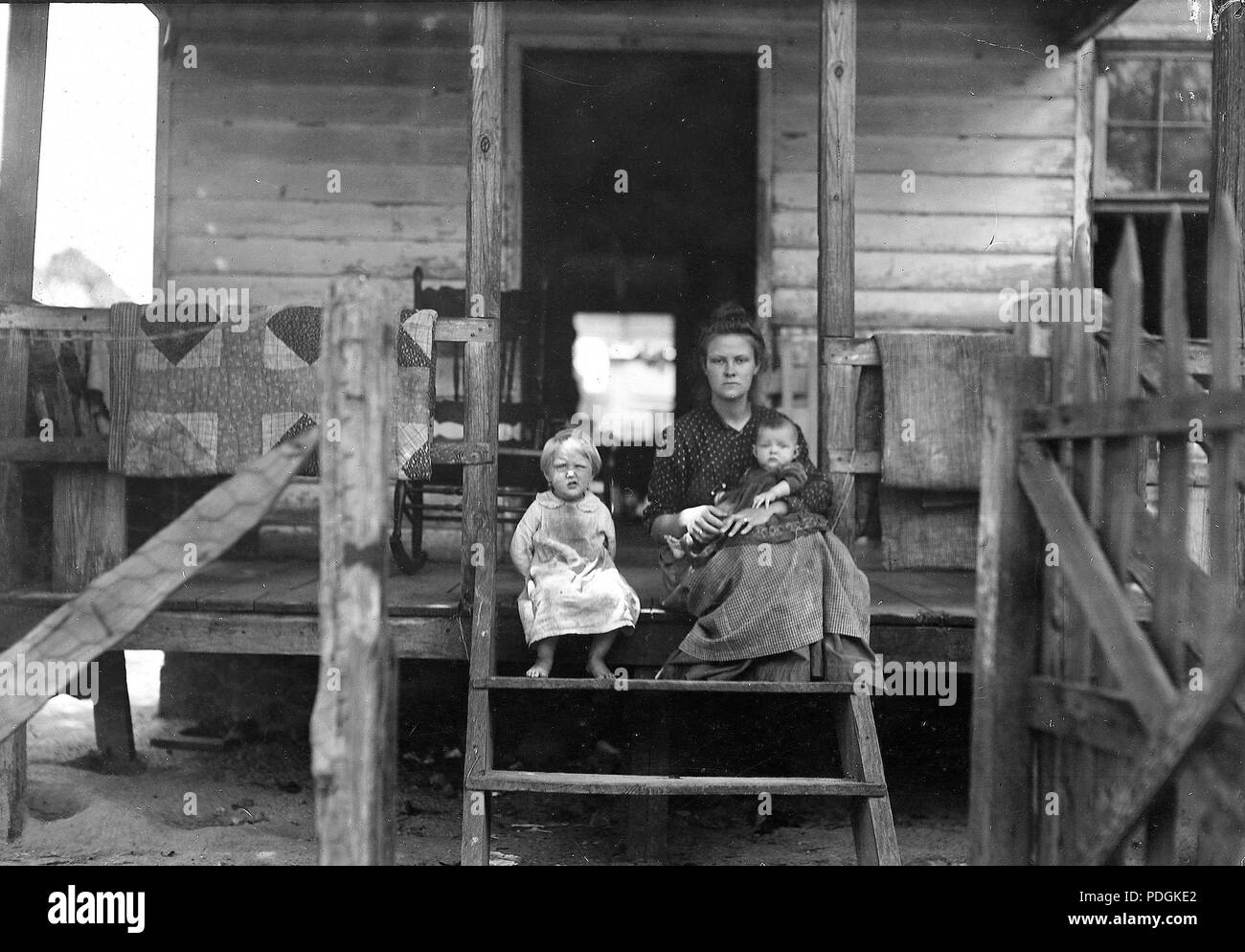 Cotton mill workers 1900s hi-res stock photography and images - Alamy