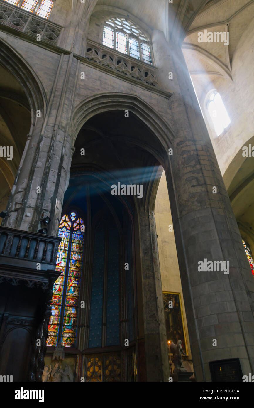 Inside a cathedral hi-res stock photography and images - Alamy