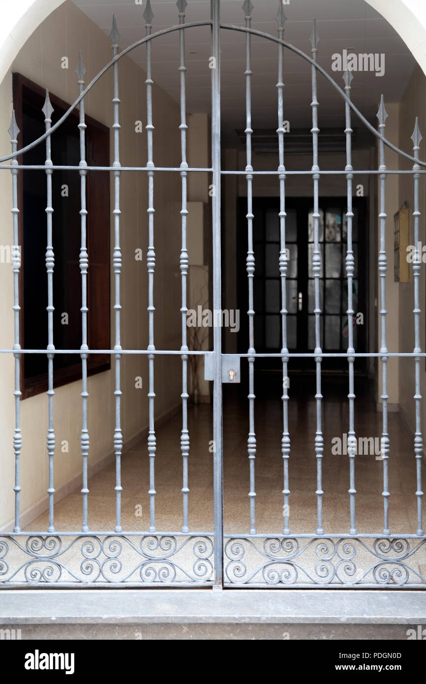 Residential gated entrance hi-res stock photography and images - Alamy