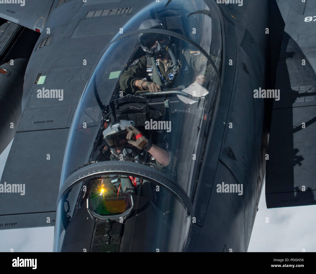 Boom operator and u s air force kc 135 pilots hi-res stock photography ...