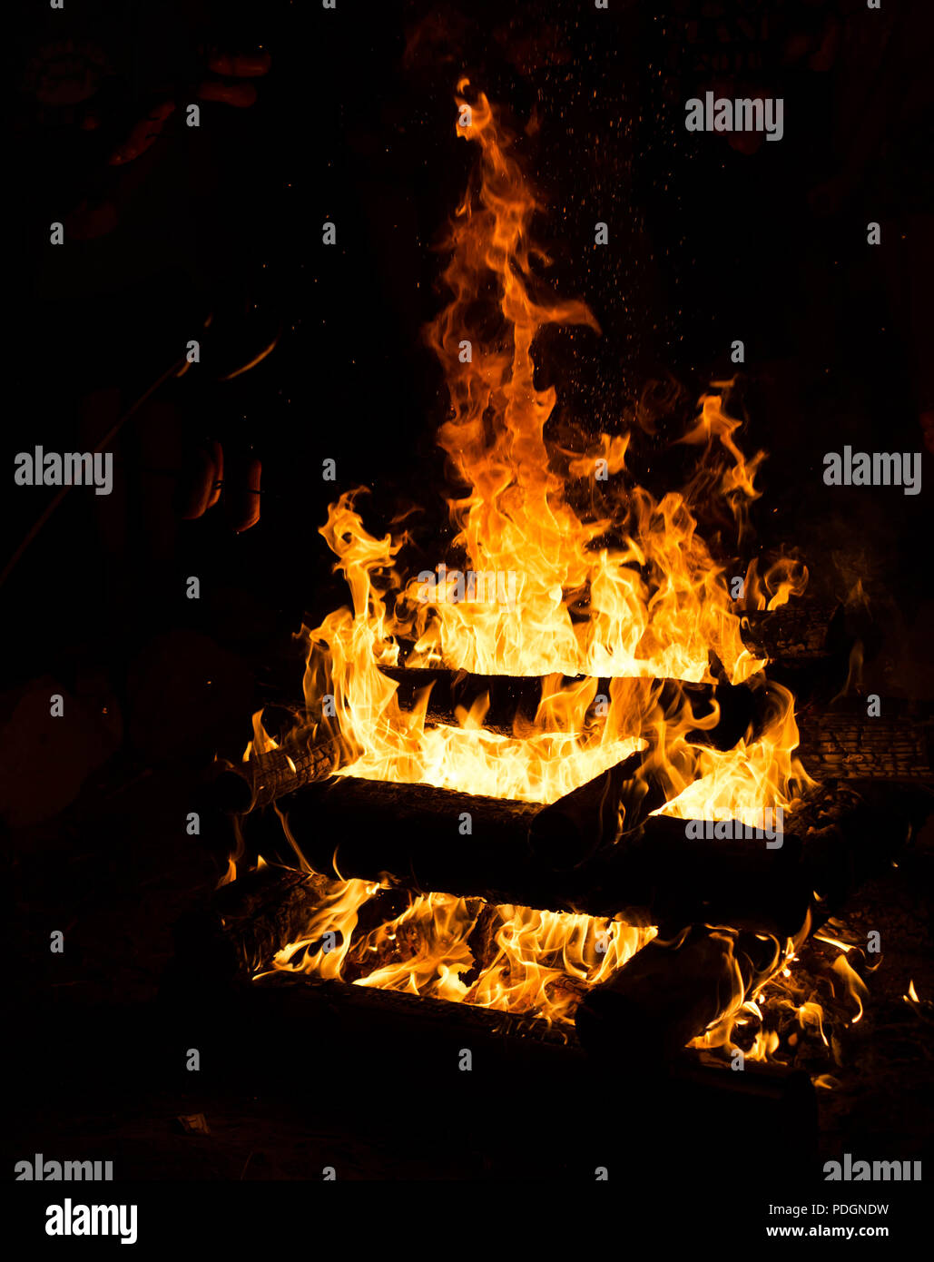 Burning wood at summer barbecue Stock Photo - Alamy
