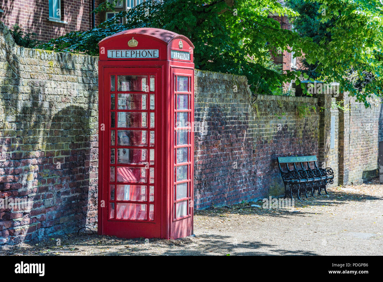 Old london phonebox hi-res stock photography and images - Alamy