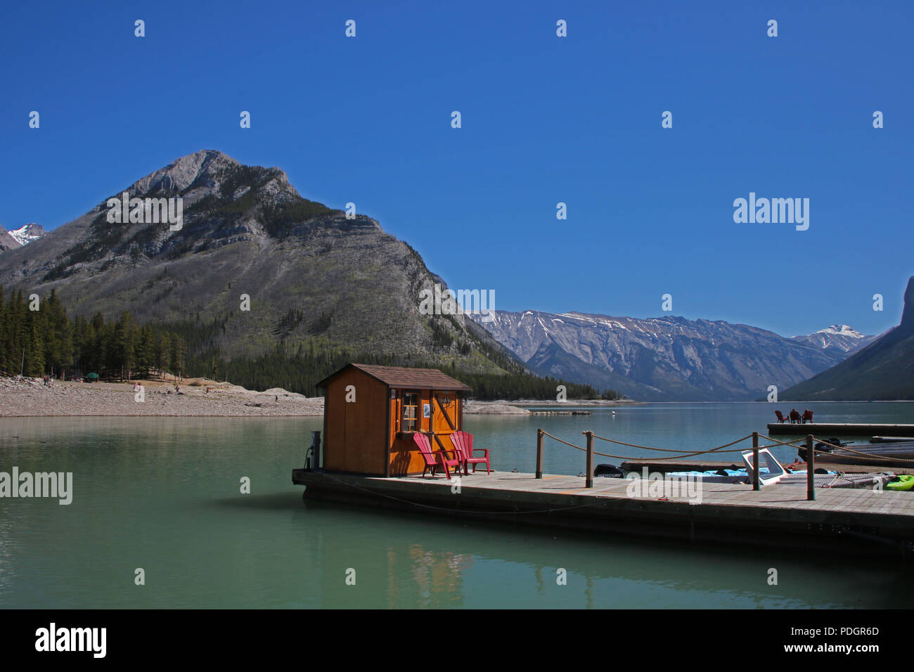 Lake Minnewanka. Banff National Pa Stock Photo - Alamy