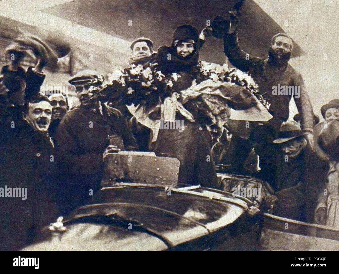 227 Mildred Bruce (et son époux à sa gauche), 24 180 kilomètres en ...