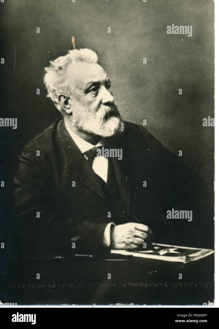 Jules verne portrait hi-res stock photography and images - Alamy