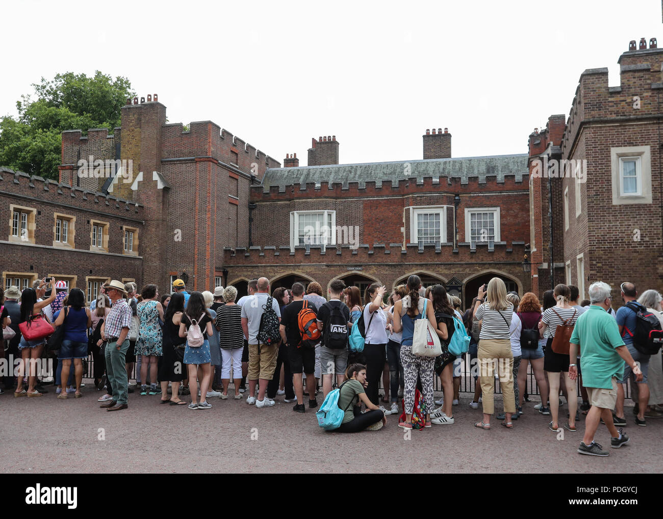 In the chapel royal of st jamess palace hi-res stock photography and ...