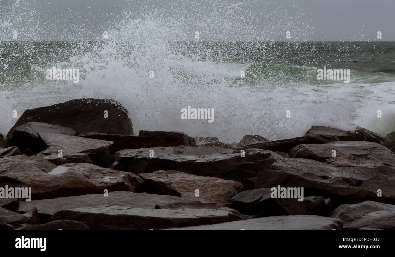 Shore dump wave foamy wave pitching out on to the shore Stock Photo - Alamy