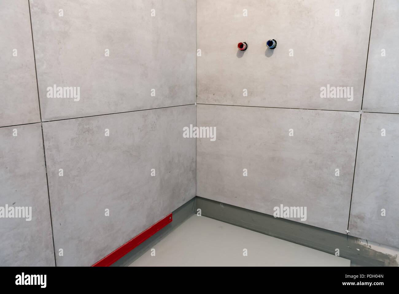 Bathroom during finishing work. Laying tiles on the wall Stock Photo ...